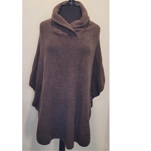 Neiman Marcus | Sweaters | Neiman Marcus Brown Poncho Ml Soft Quiet ...